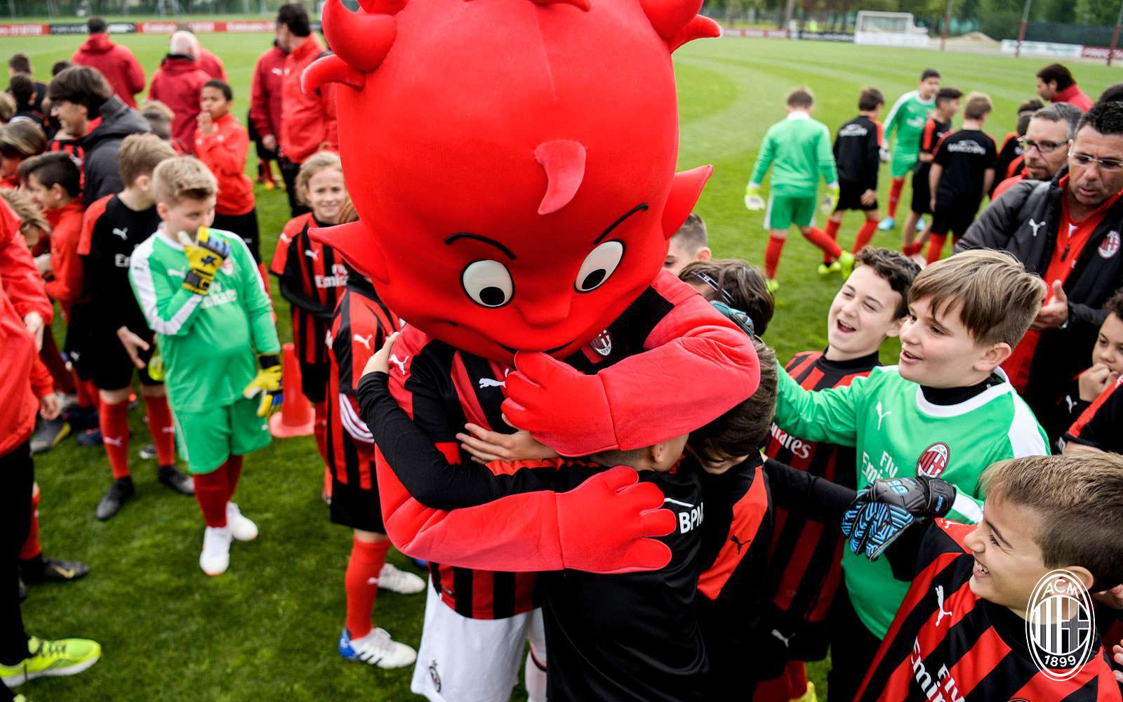 Costs & Services: Camp types and prices - AC Milan Soccer Academy Camps