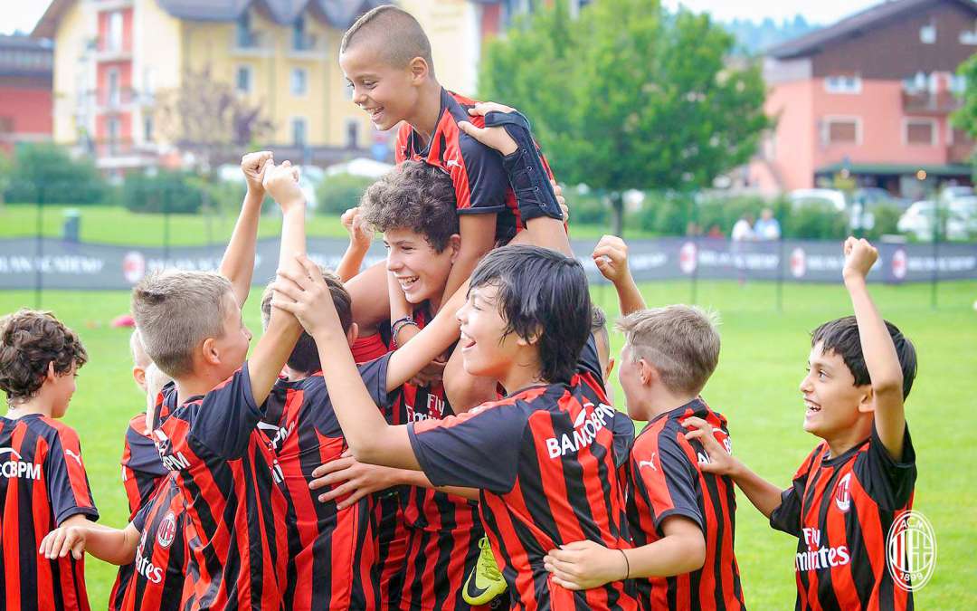Goalkeepers training program - AC Milan Football Academy Camps